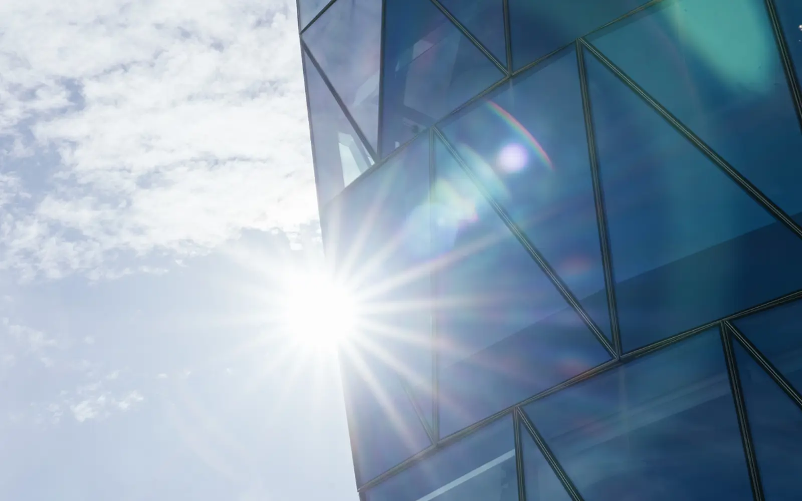Summer Heat, Thermal Stress and Glass Façades: What You Need to Know